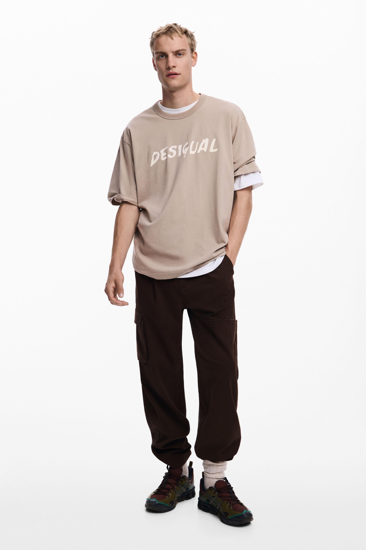 Click here for Desigual Mens Long pants with patch - Dark brown prices