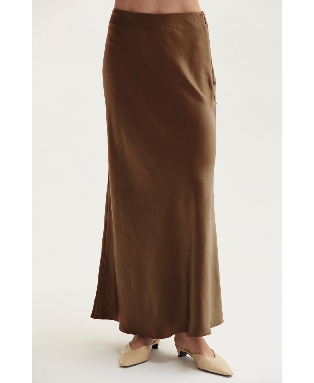 Click here for Crescent Womens Womens Gabrielle Crushed Satin Max... prices