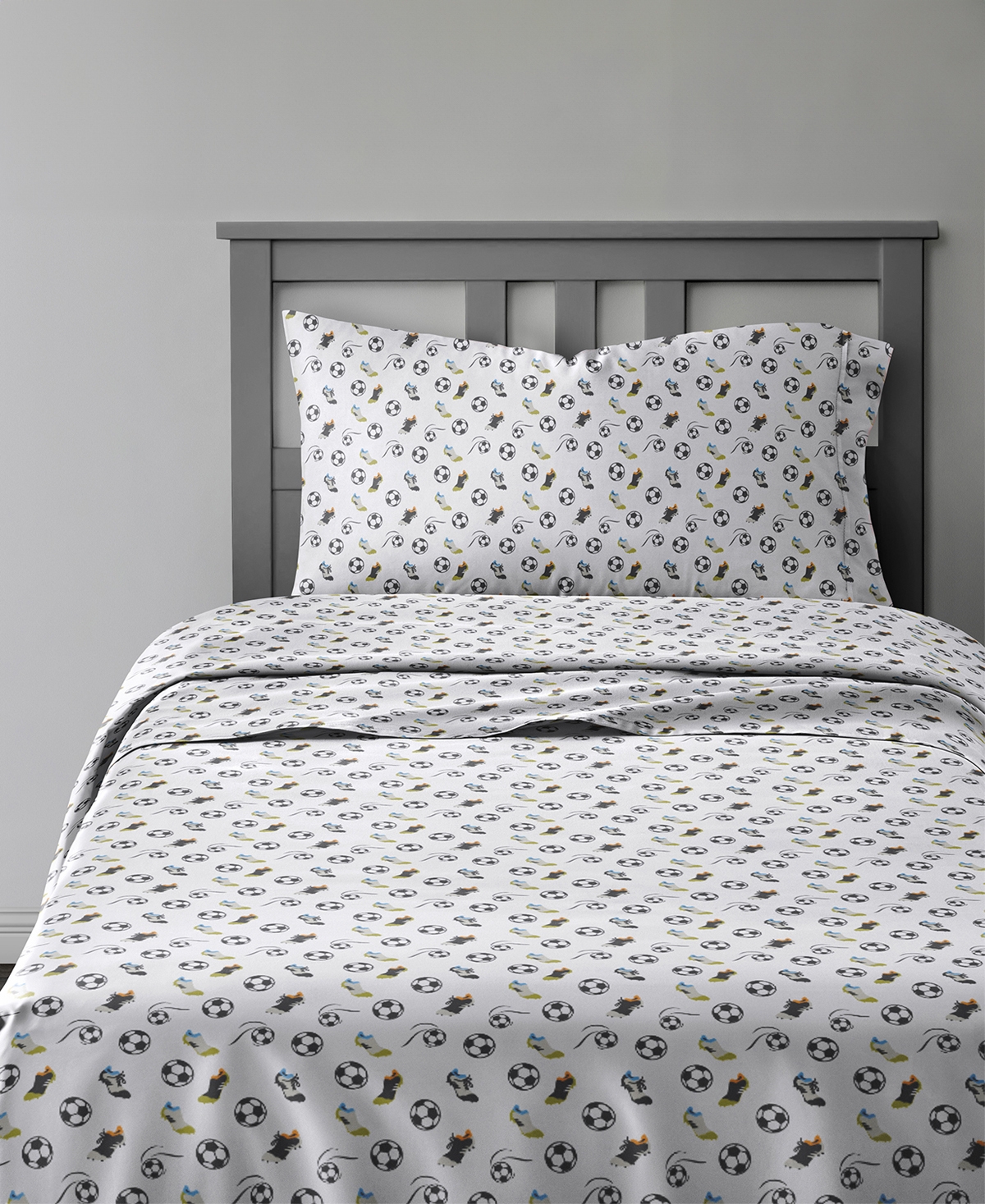 Click here for Kids 4 Piece Microfiber Sheet Set - Queen - Soccer prices