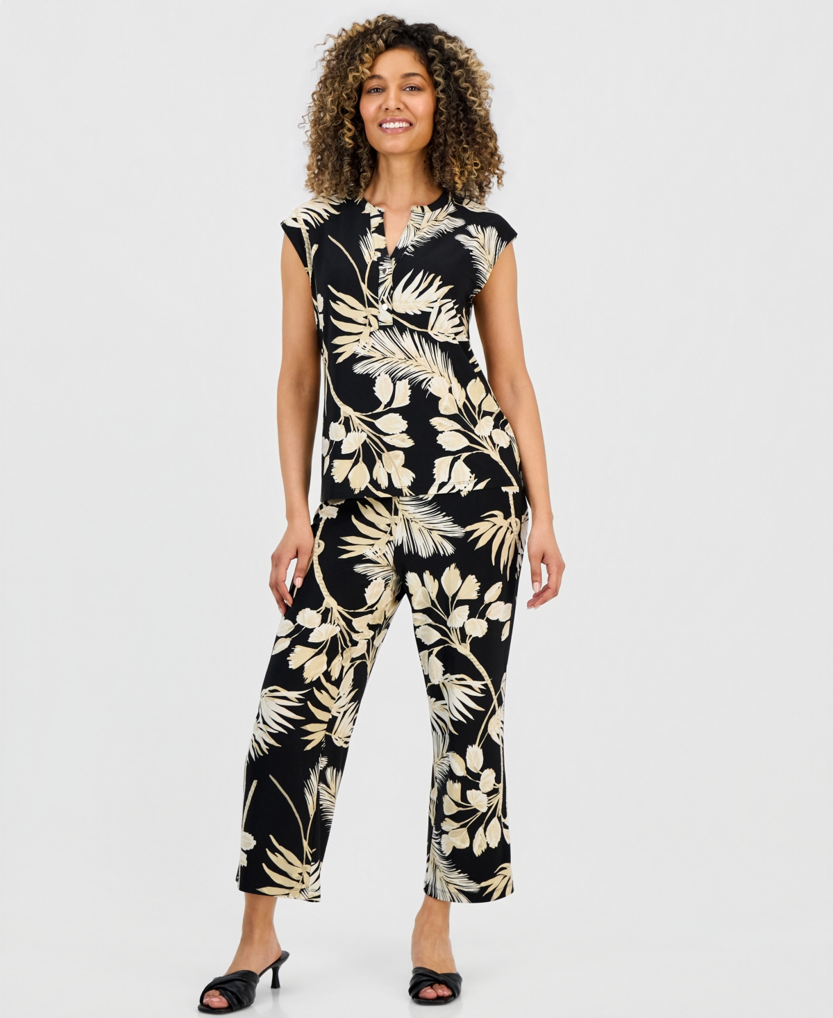 Click here for Anne Klein Essentials Petite Printed Pull-On Cropp... prices