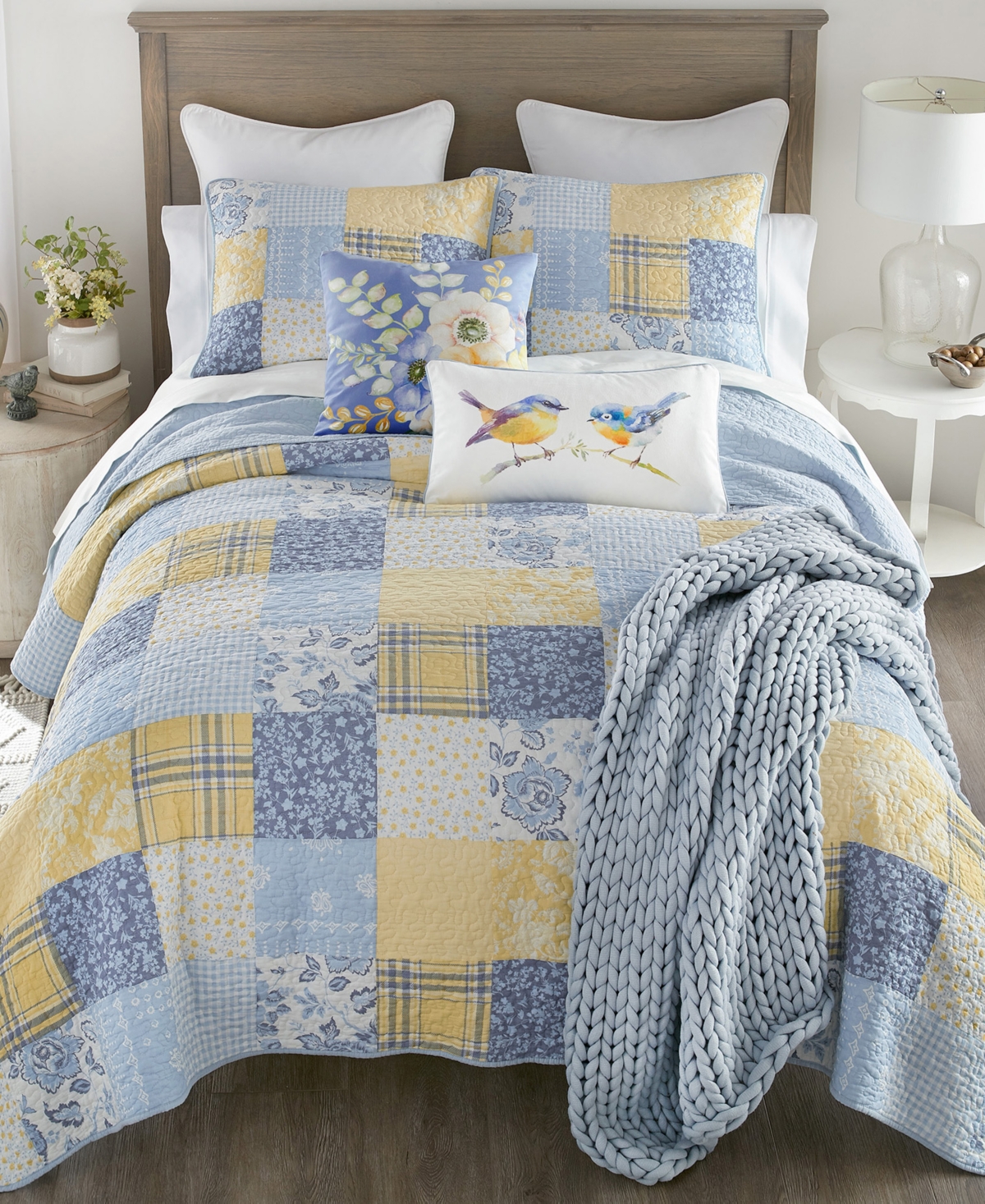 Click here for Donna Sharp Spring Flowers 3-Pc. Quilt Set  King -... prices