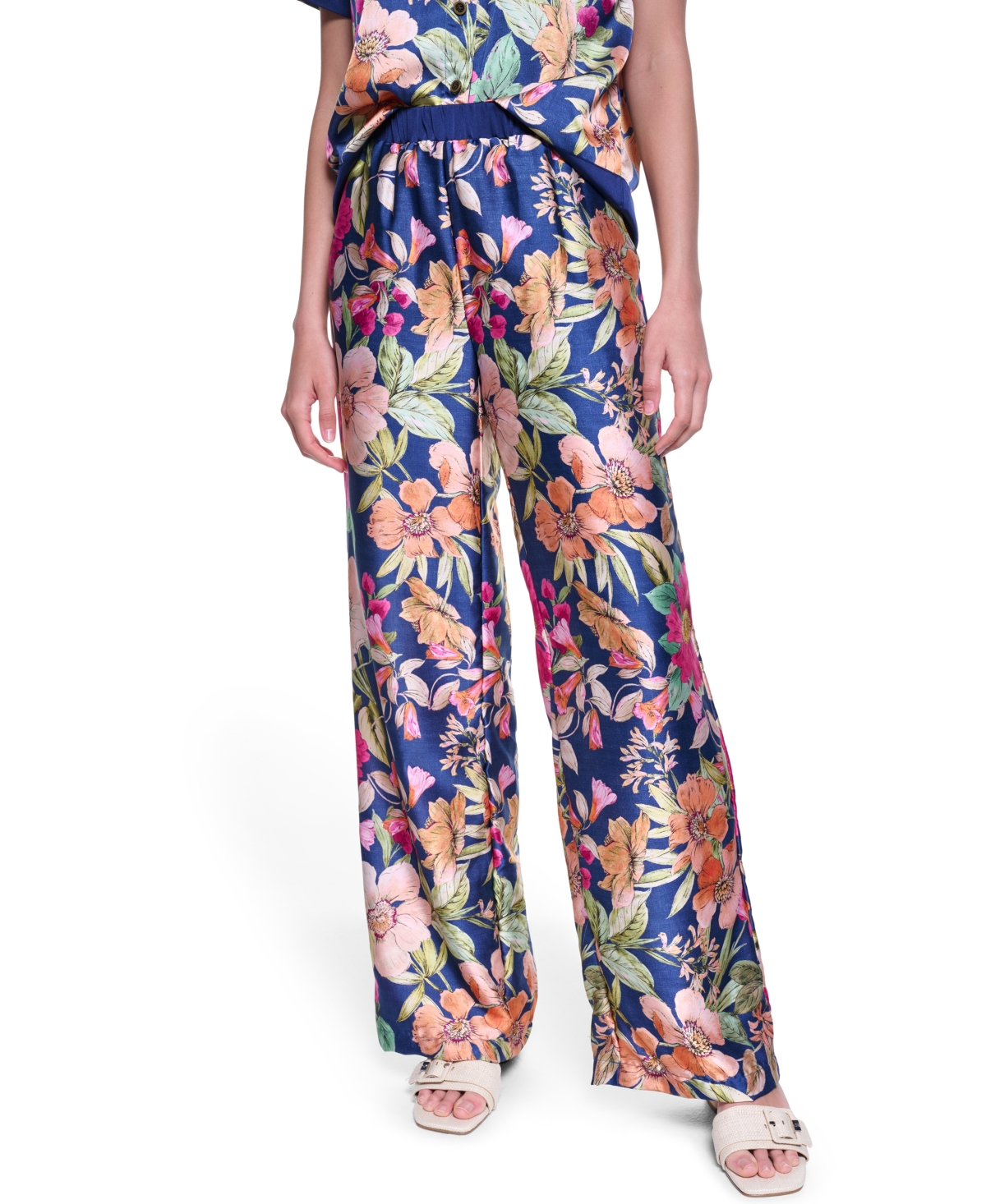 Click here for Karl Lagerfeld Paris Womens Soft Floral Print Pull... prices