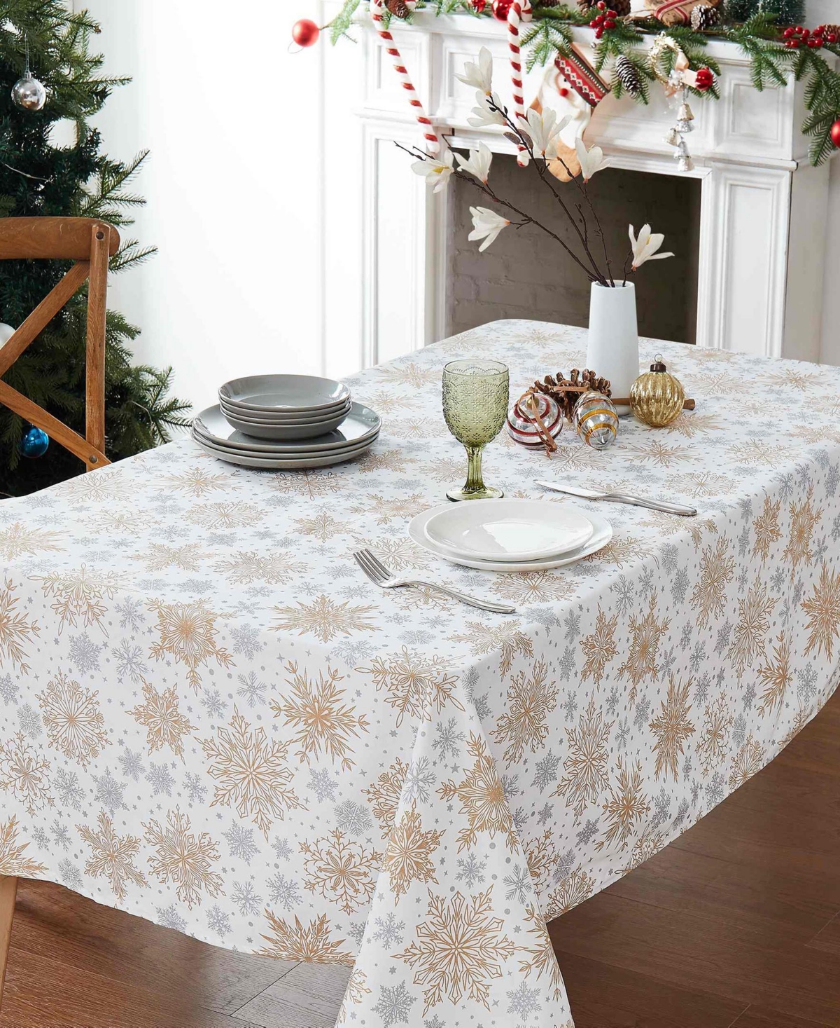 Click here for Avanti Snowflakes Rectangle Tablecloth  60 x 120 -... prices