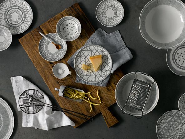 ED Ellen Degeneres Crafted by Royal Doulton Charcoal Grey 8" Plates ...