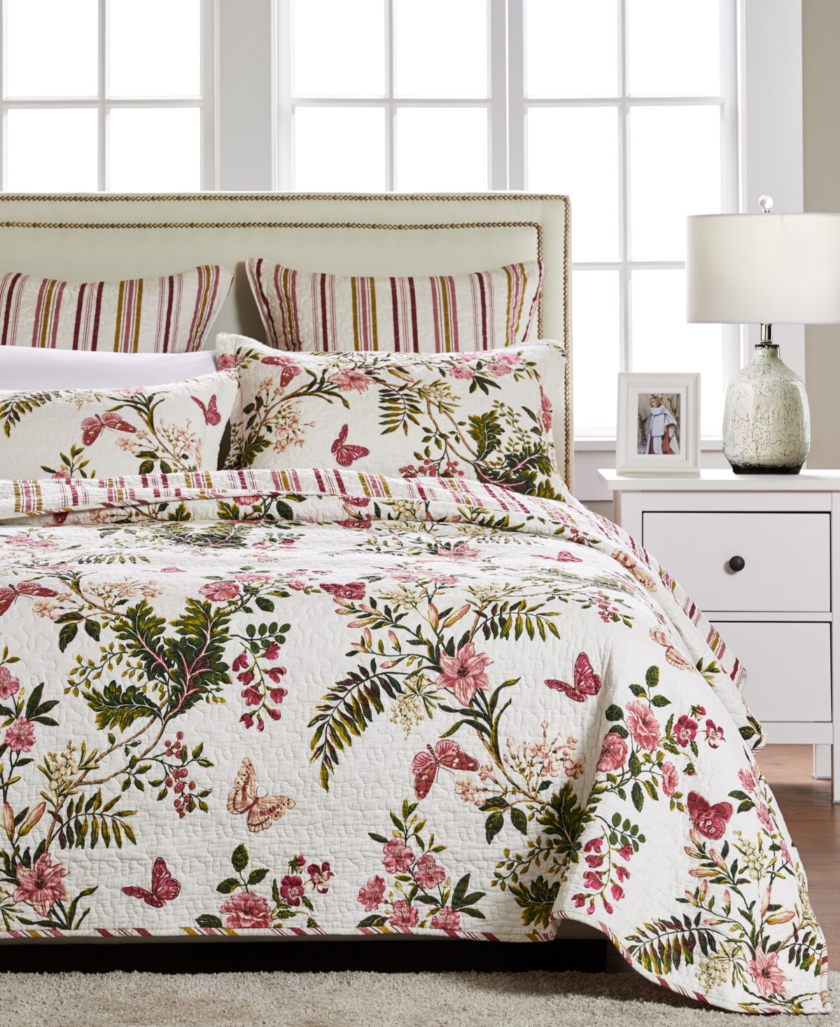 Click here for Greenland Home Fashions Butterflies 2-Pc. Quilt Se... prices
