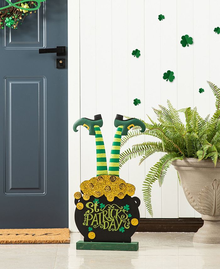 Glitzhome 24" H Wooden St. Patrick's Leprechaun Pot of Gold-Tone Porch ...