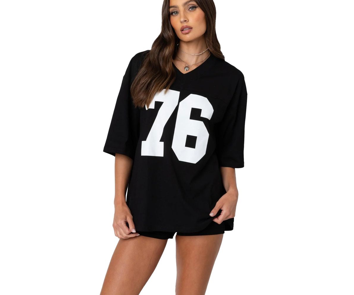 Click here for Edikted Womens 76 Oversized T-Shirt - Black prices