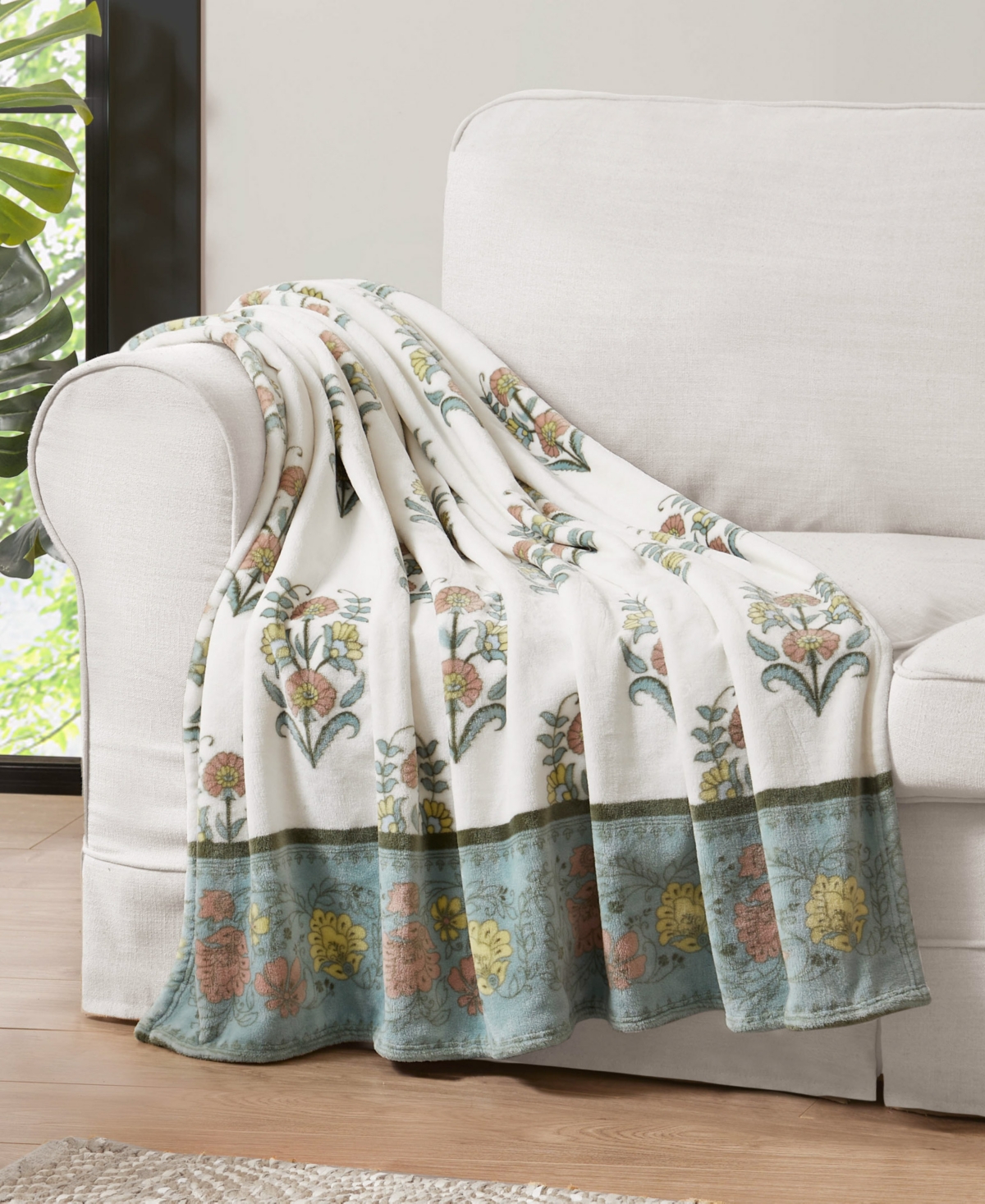 Click here for Jessica Simpson Plush Ultra Soft Throw  50 x 70 -... prices