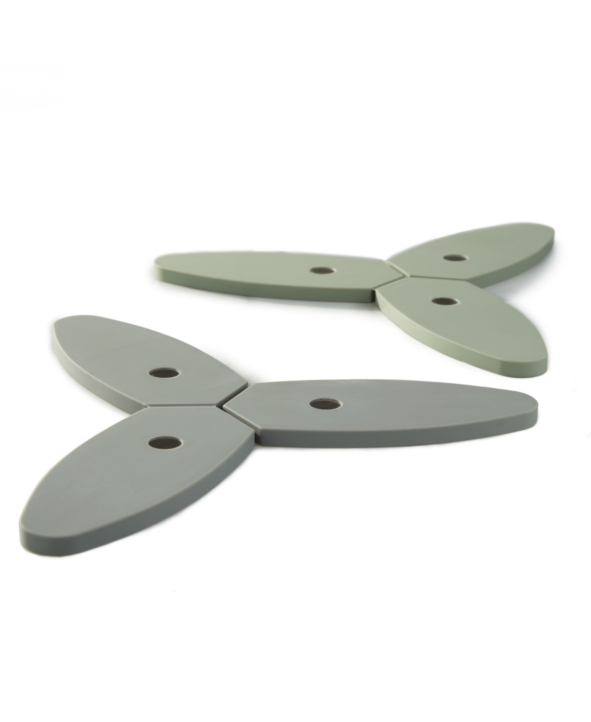 Click here for BergHOFF Leo 2-Pc. Foldable Magnetic Trivet Set -... prices