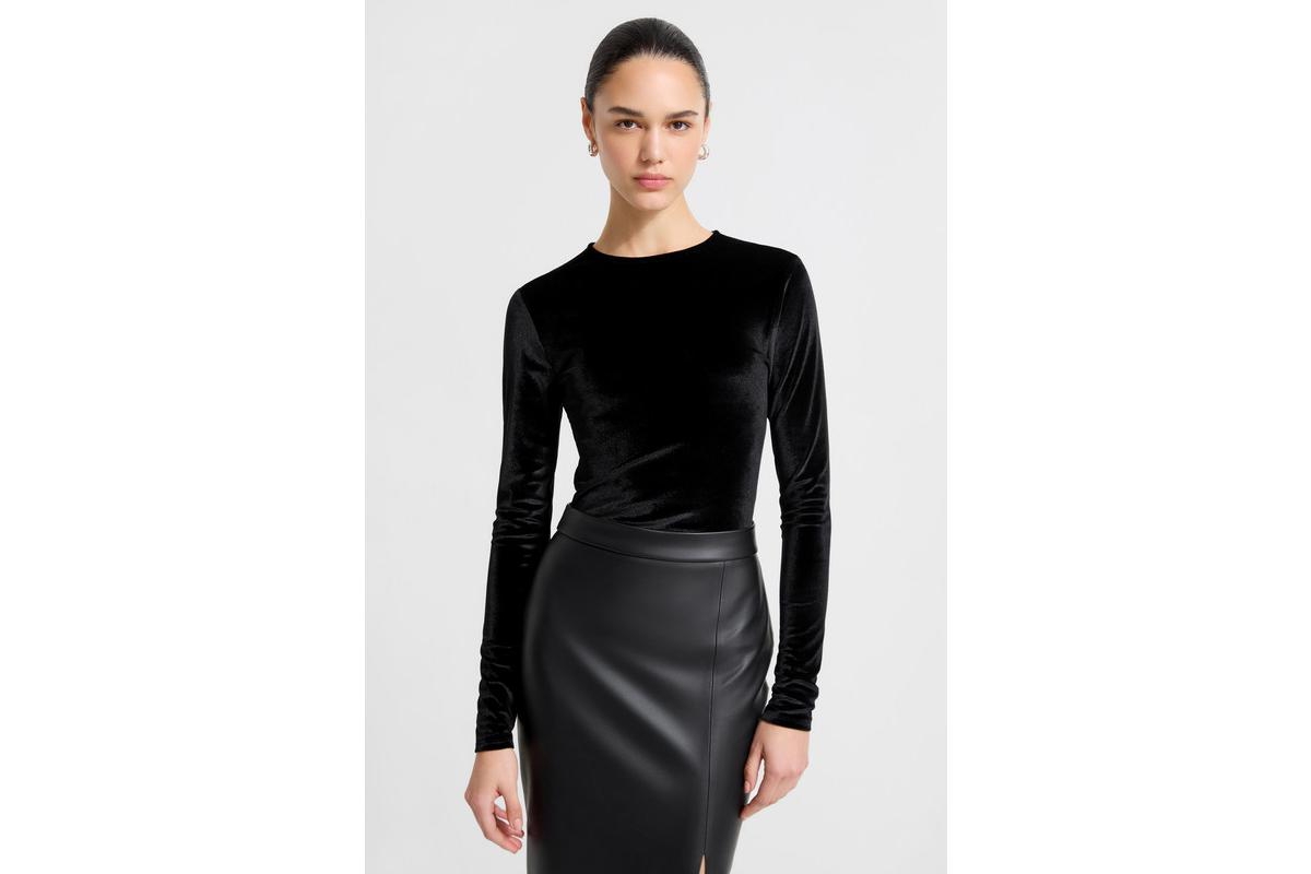 Click here for Marcella Womens Ansley Velvet Top - Black prices