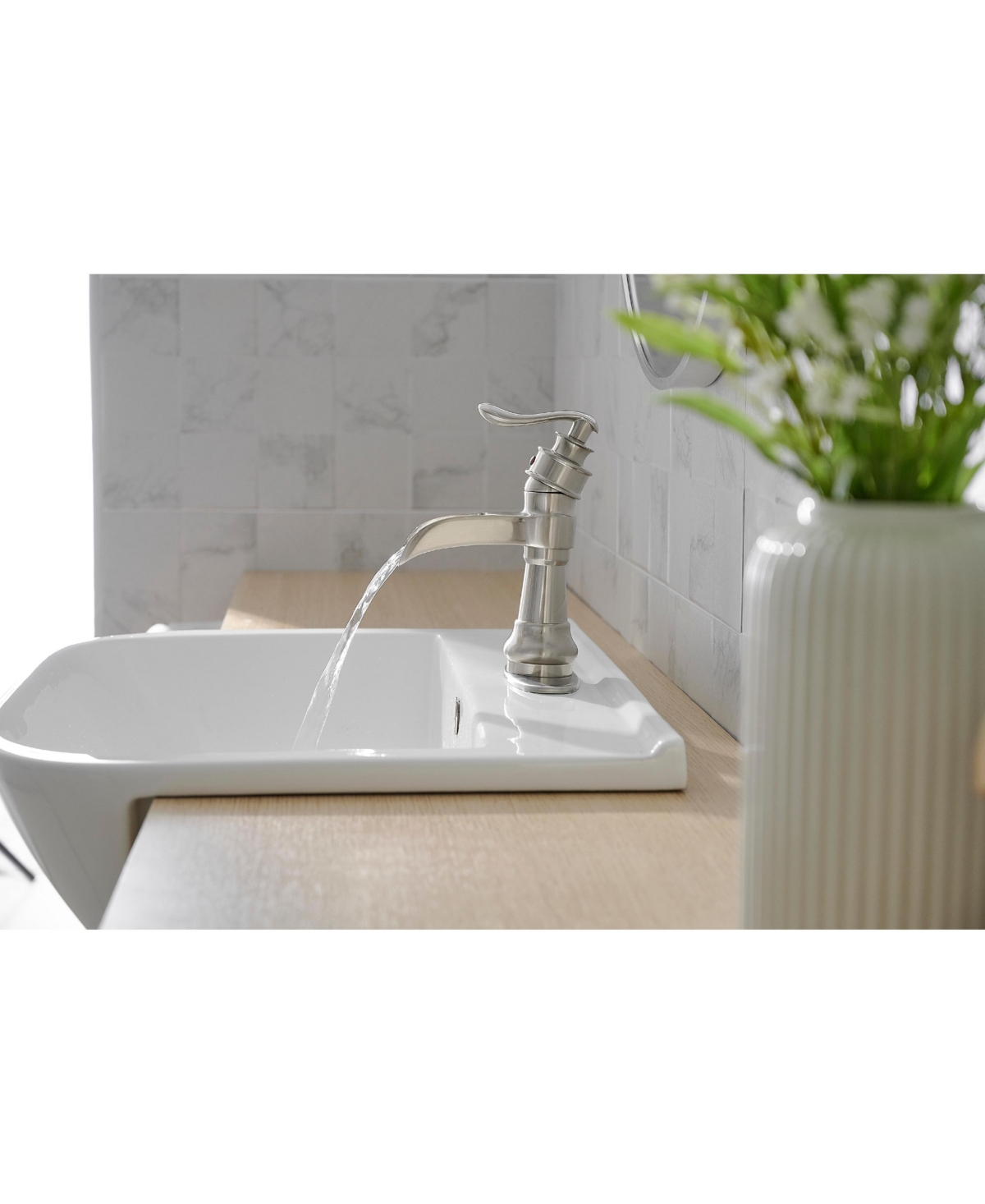 Click here for Single Hole Single-Handle Low-Arc Bathroom Faucet... prices