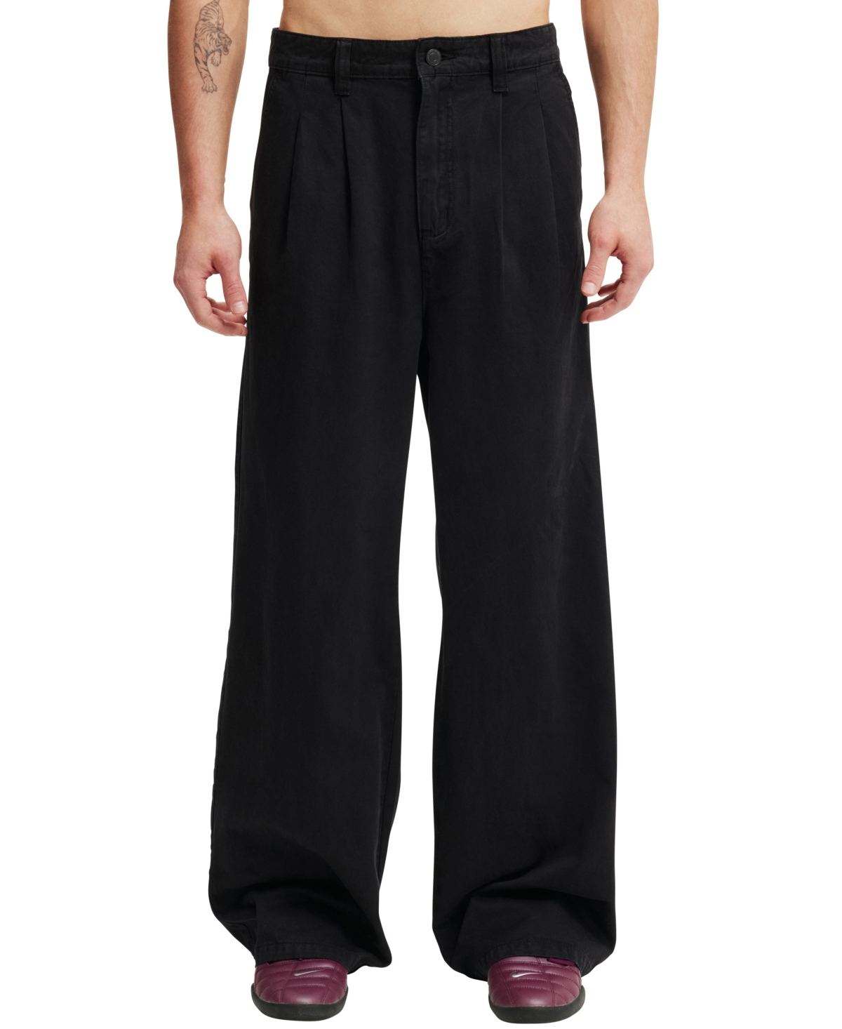 Click here for Cotton On Mens Super Baggy Pleated Pant - Black prices