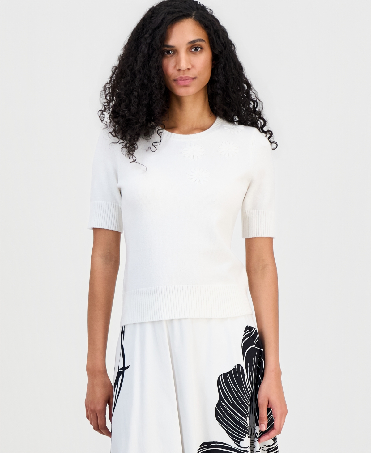 Click here for T Tahari Womens Floral-Applique Short-Sleeve Sweat... prices