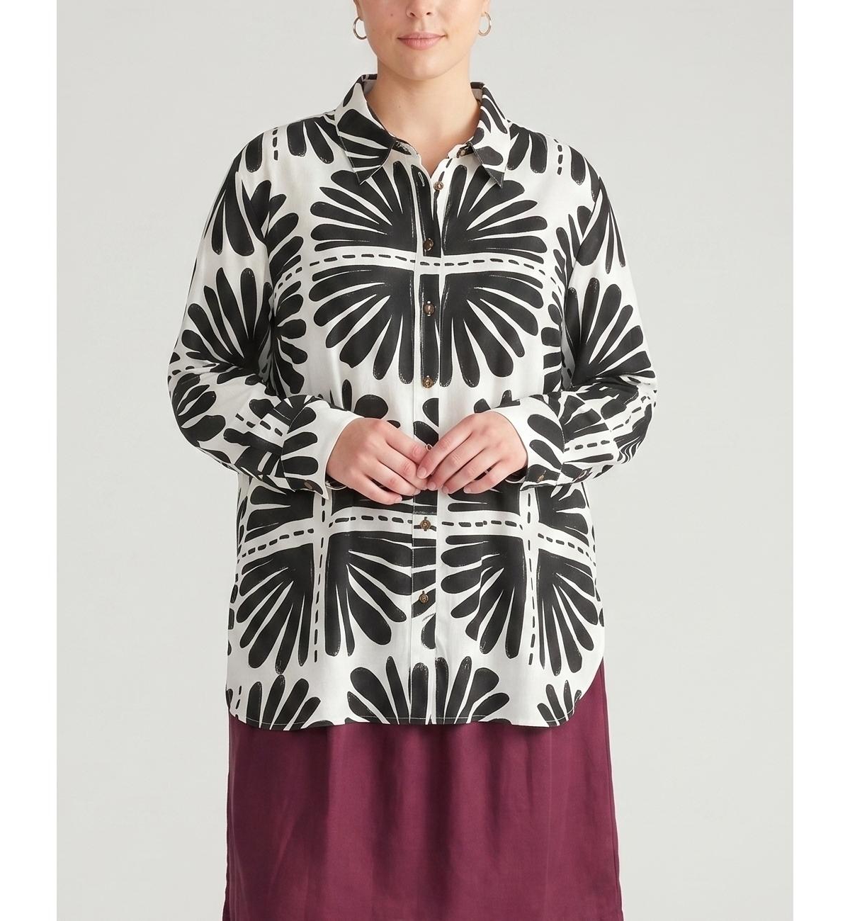 Click here for Universal Standard Plus Size Dawn Linen Hi Low Tun... prices