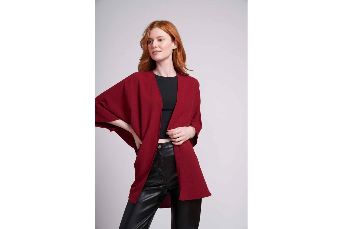 Click here for Mila Kimono - Garnet red prices