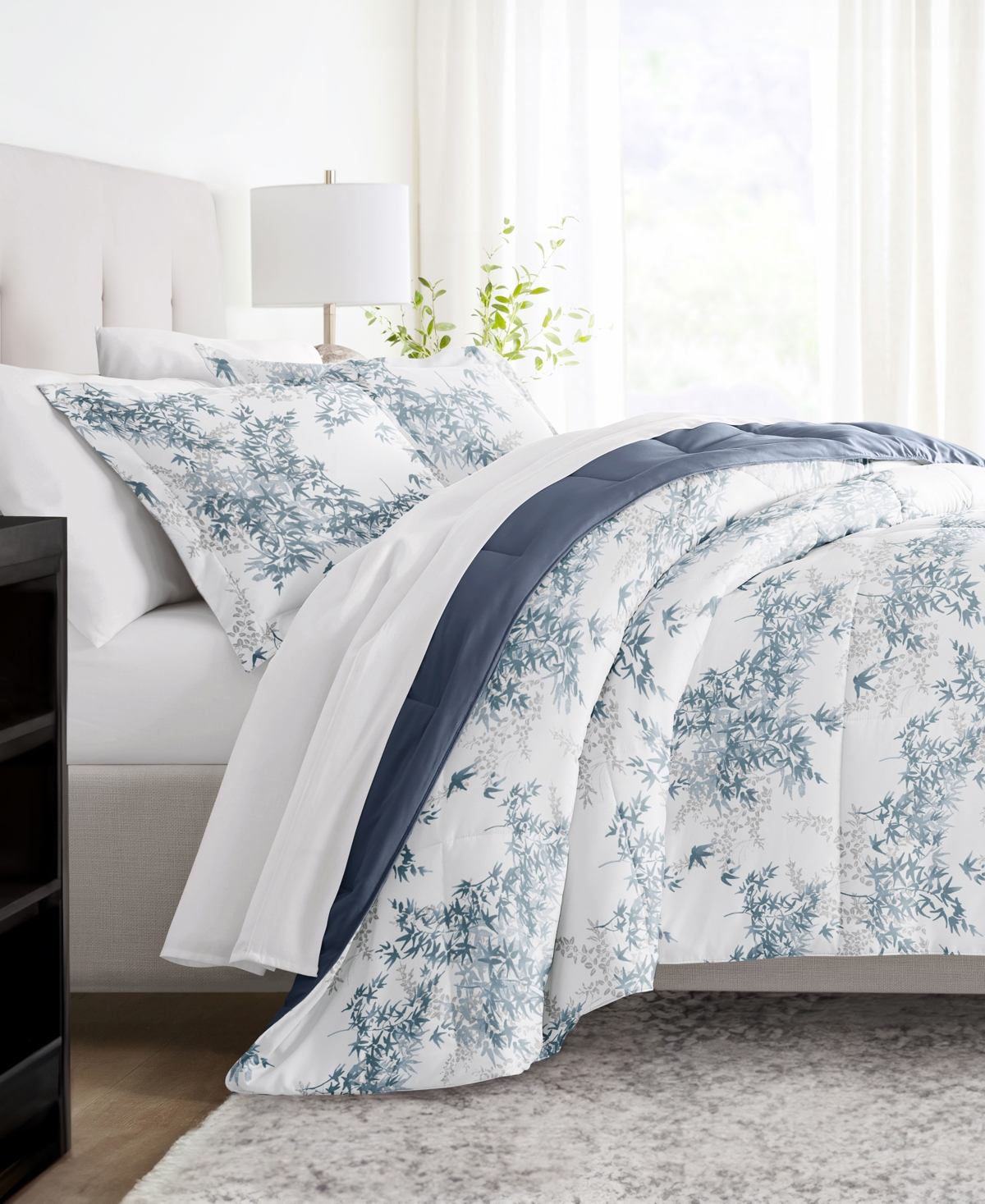Click here for ienjoy Home Bamboo Leaves Blue 2-Piece Comforter S... prices