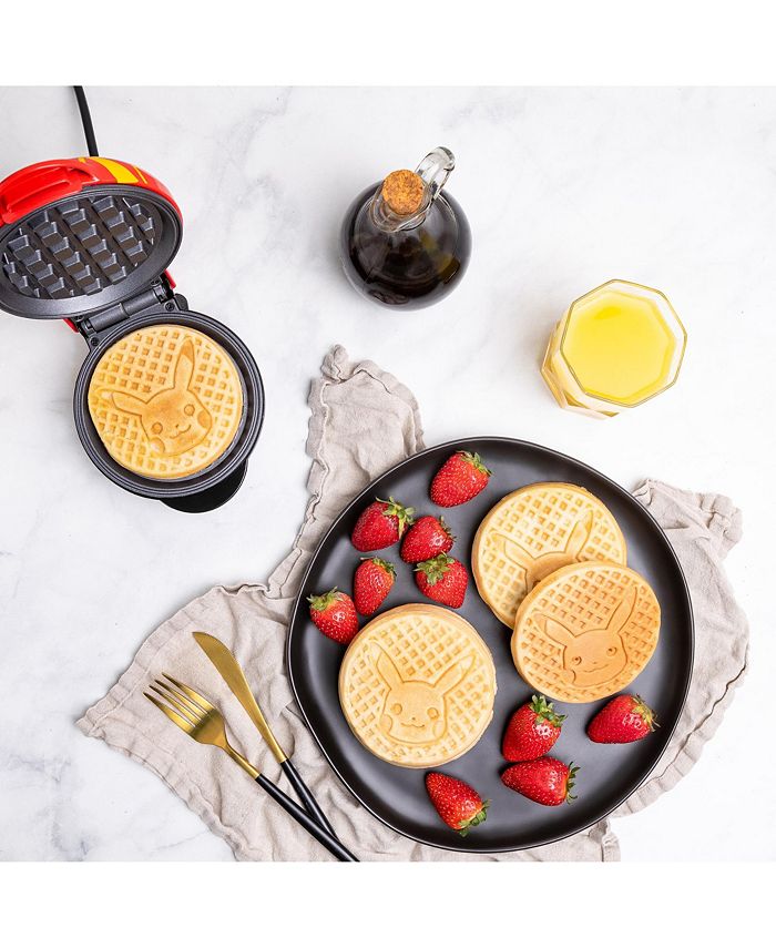 Uncanny Brands Pokemon Pikachu Mini Waffle Maker - Pokemon Kitchen ...