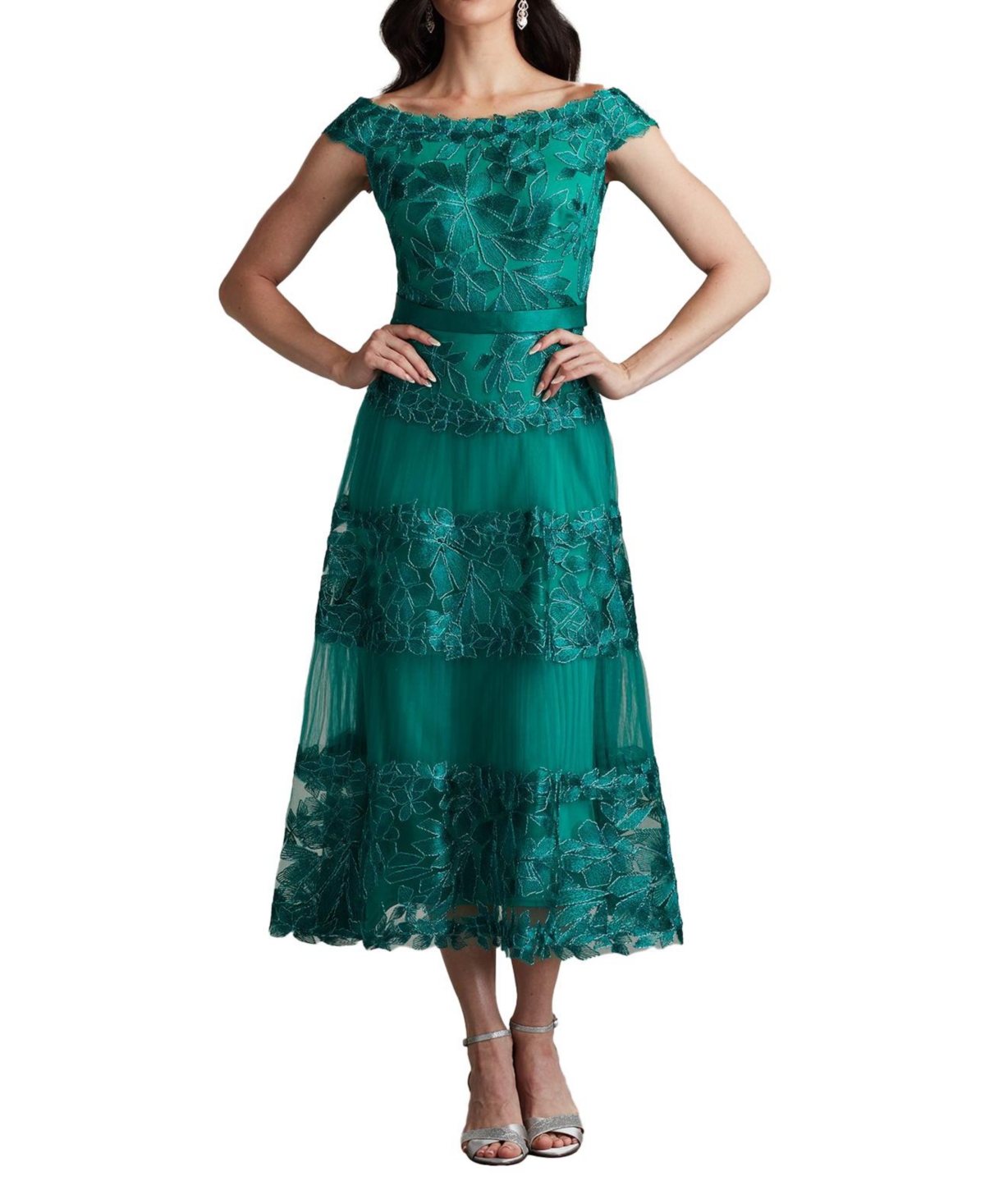 Click here for Tadashi Shoji Womens Adriane Floral Embroidered Te... prices