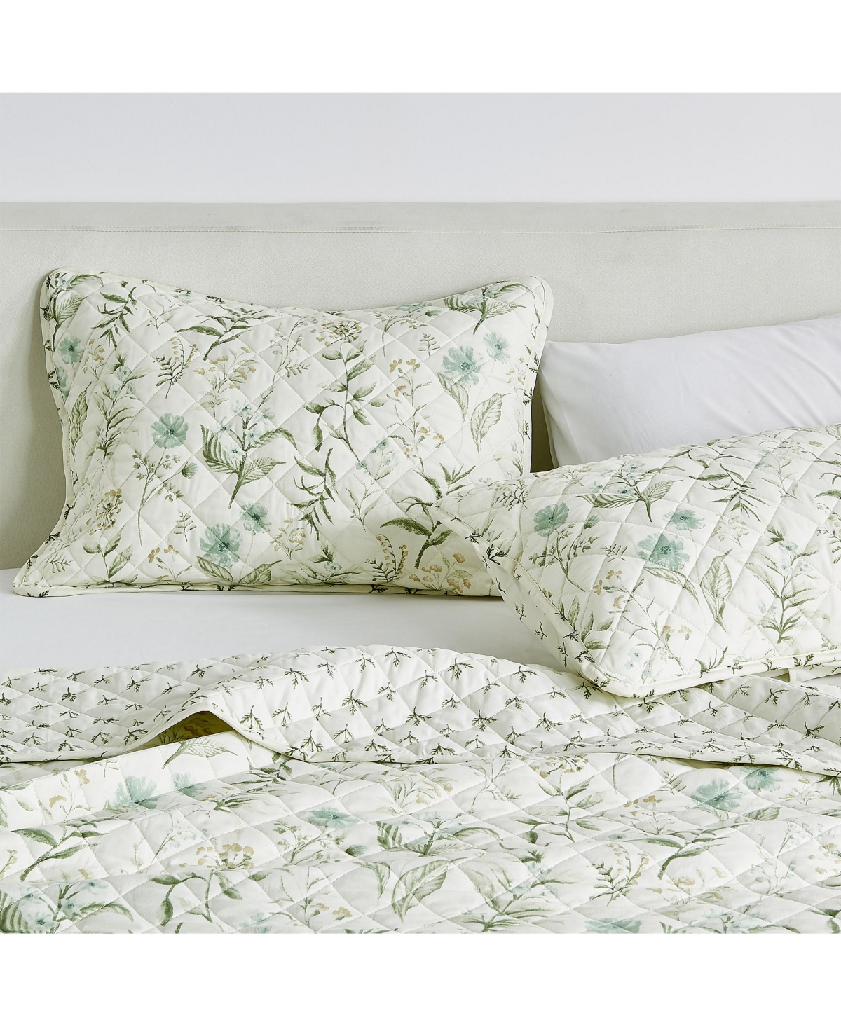 Click here for Linery & Co. Floral Printed Reversible Stitched Qu... prices
