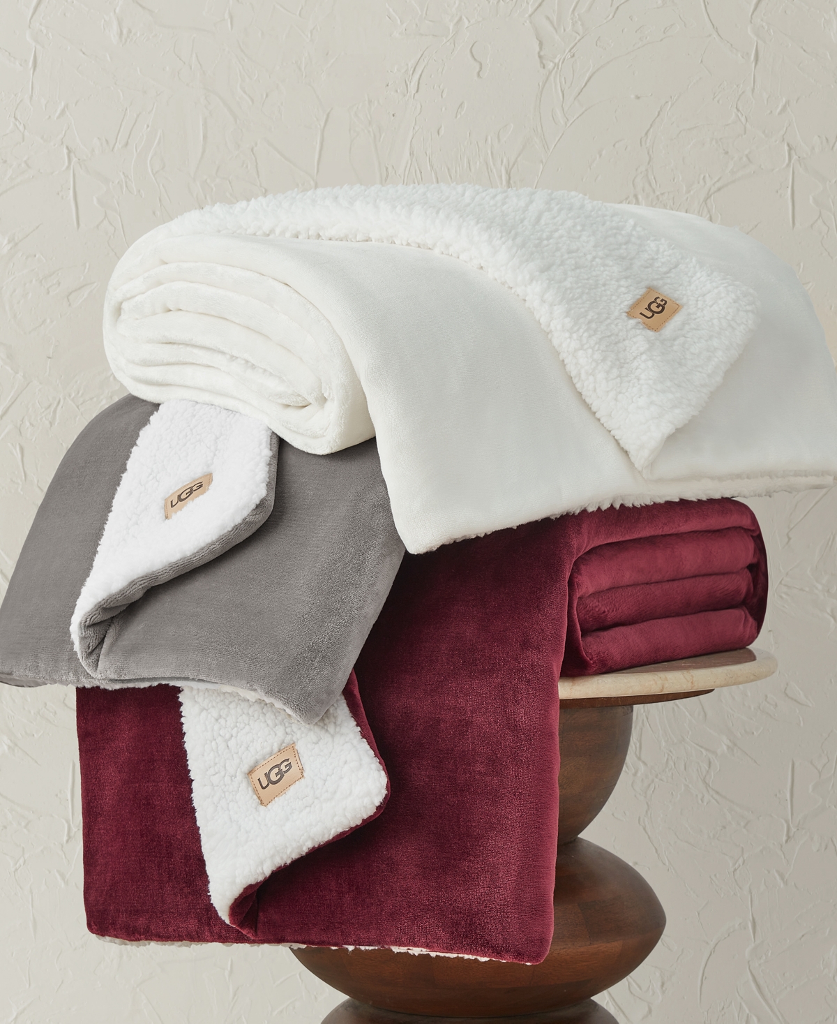 Click here for Ugg Avery Reversible Lightweight Throw  50 x 70 -... prices