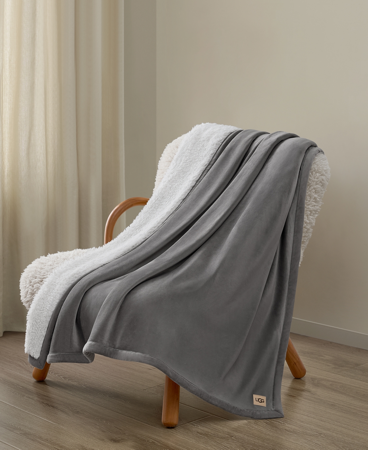 Click here for Ugg Bliss Faux-Fur Throw  50 x 70 - Charcoal prices