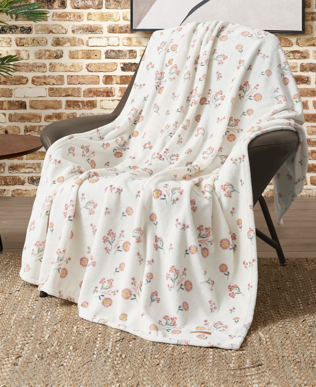 Click here for Juicy Couture Plush Throw  50 x 70 - Diagonal Juic... prices