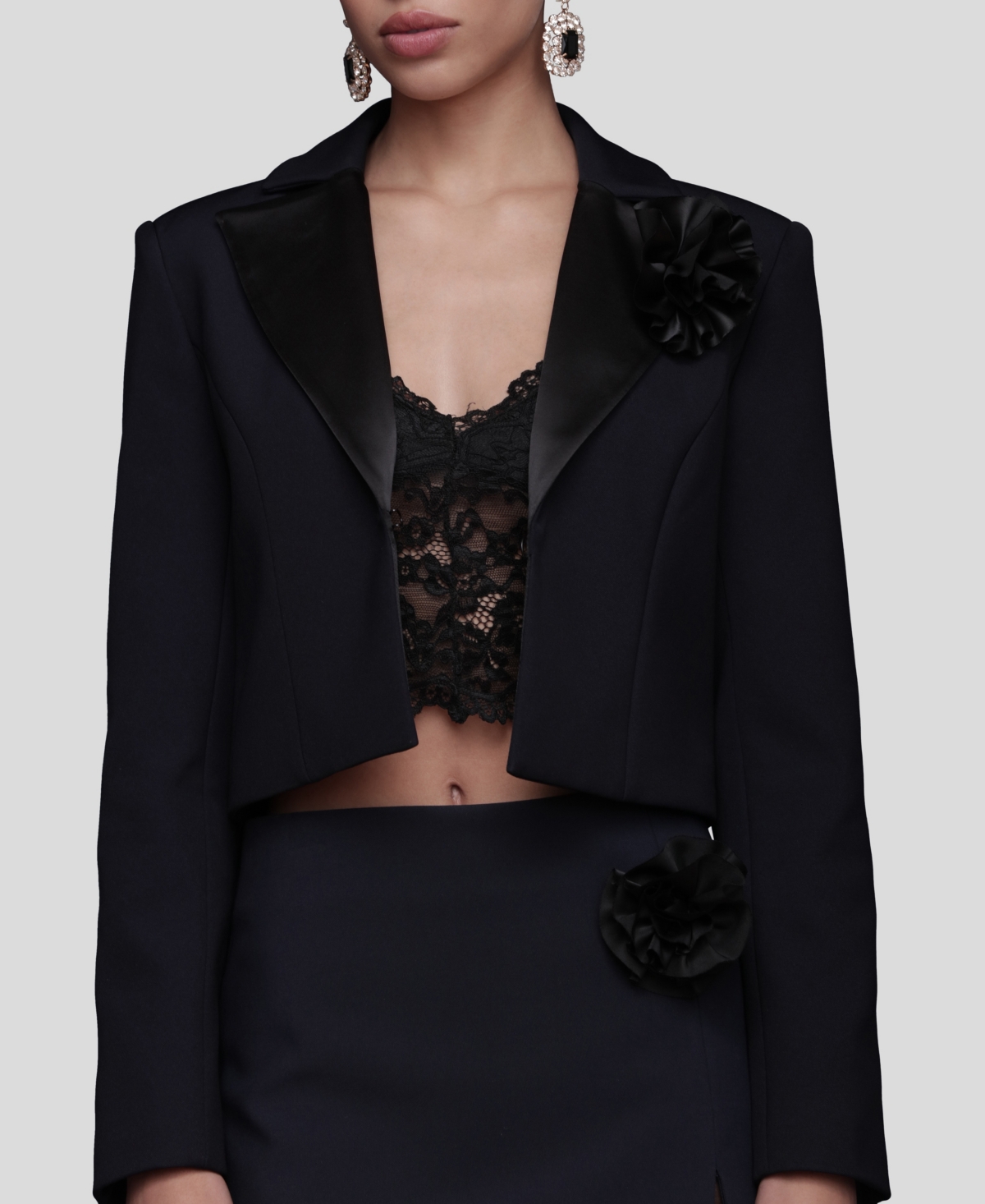 Click here for Avec Les Filles Womens Lapel Cropped Blazer - Navy prices