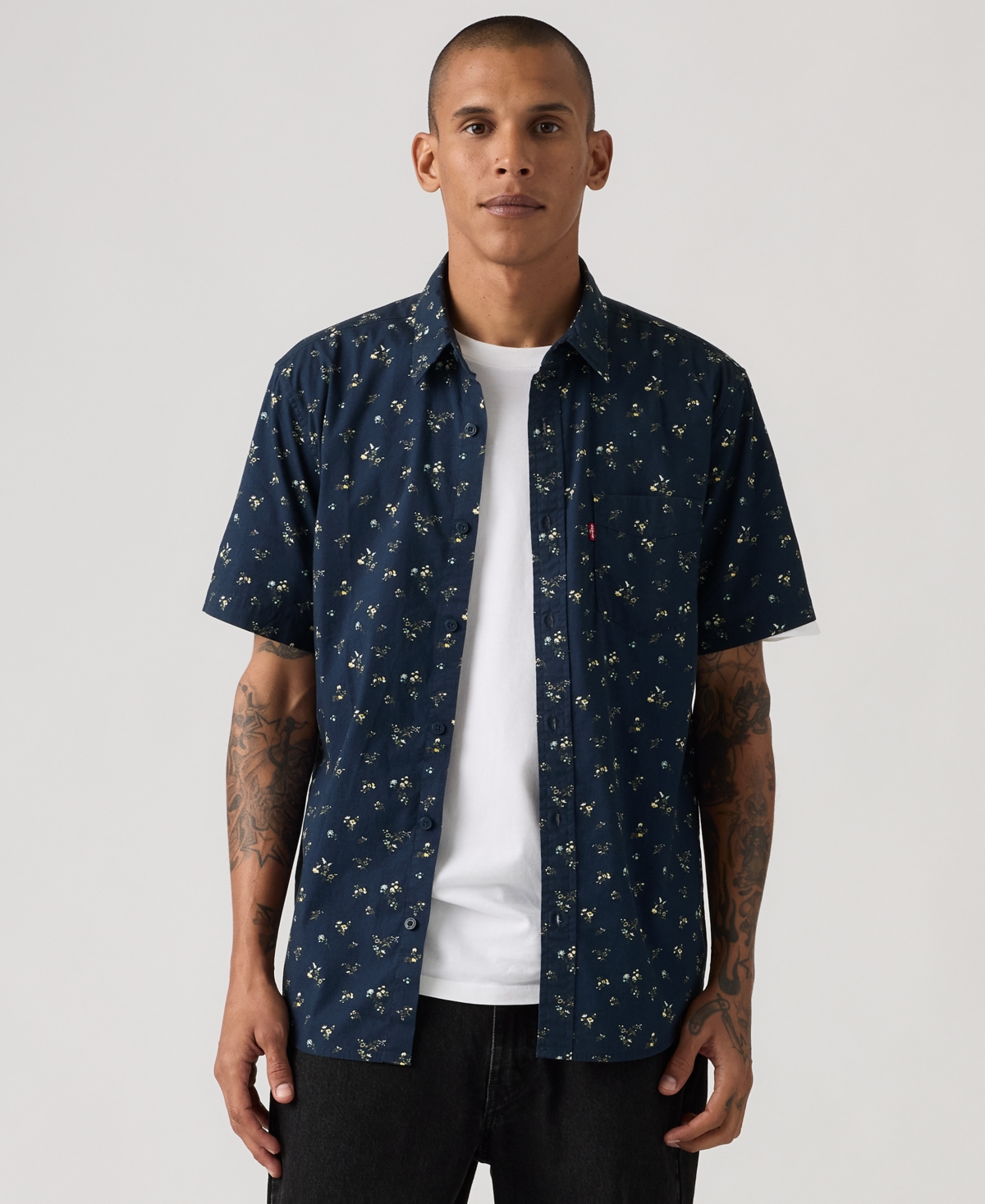Click here for Levis Mens Classic 1 Pocket Short Sleeve Regular F... prices