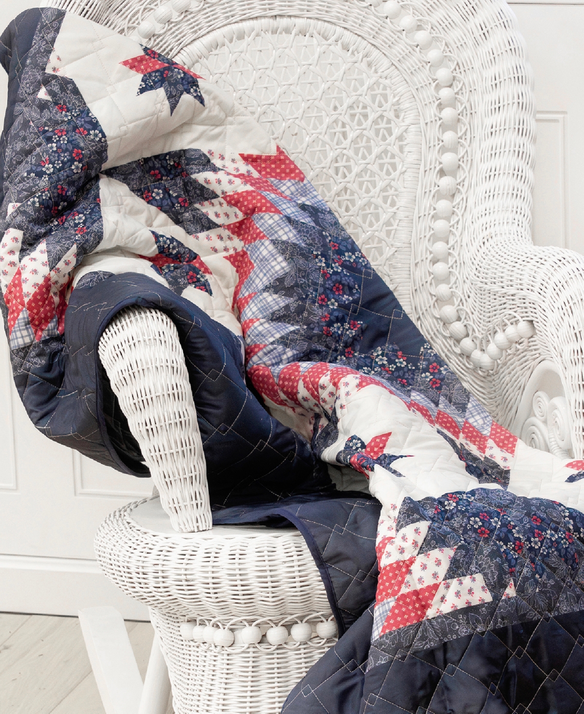 Click here for Donna Sharp Bluefield Star Reversible Throw  50 x... prices