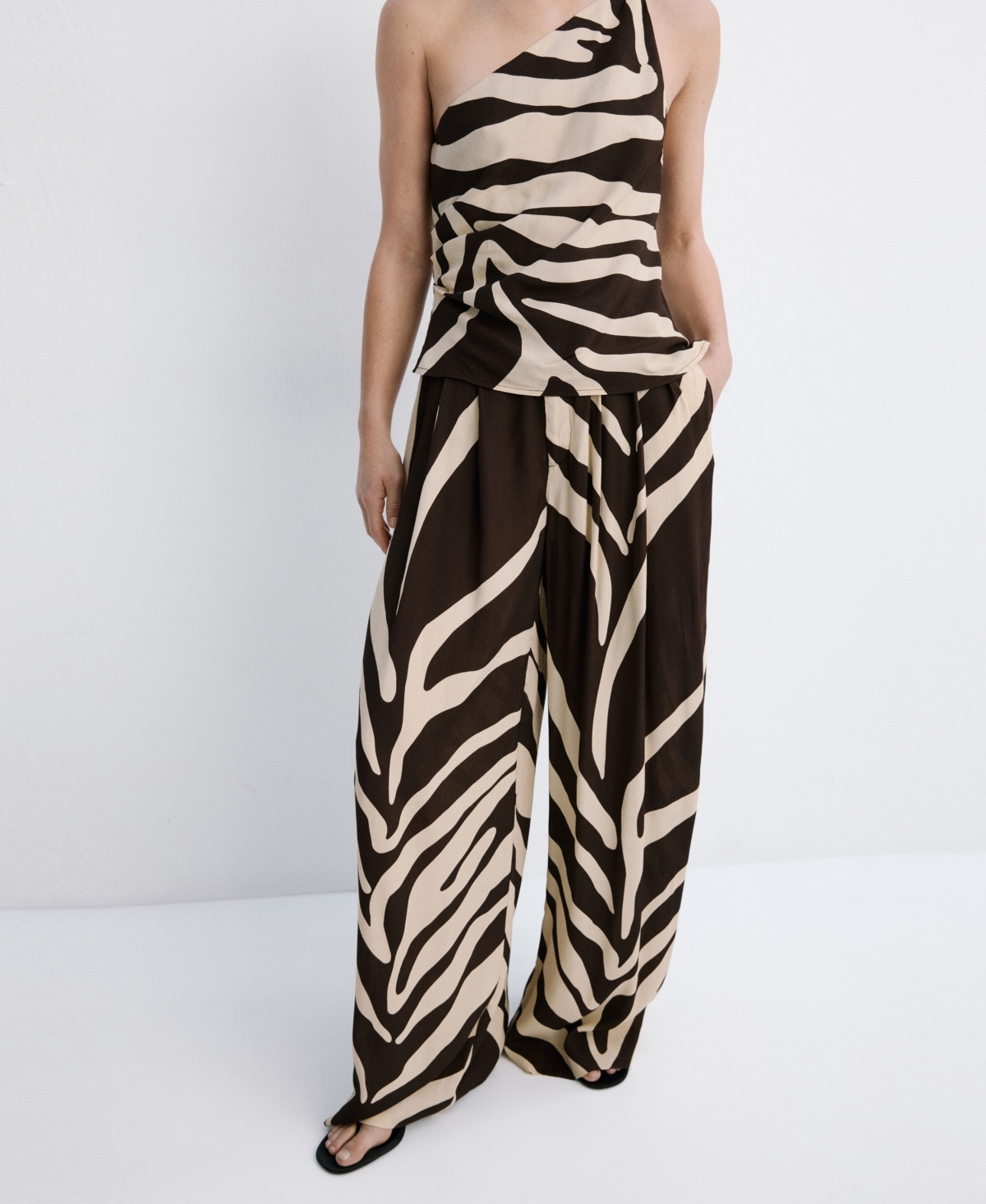 Click here for Mango Womens Flowy Printed Pants - Brown prices
