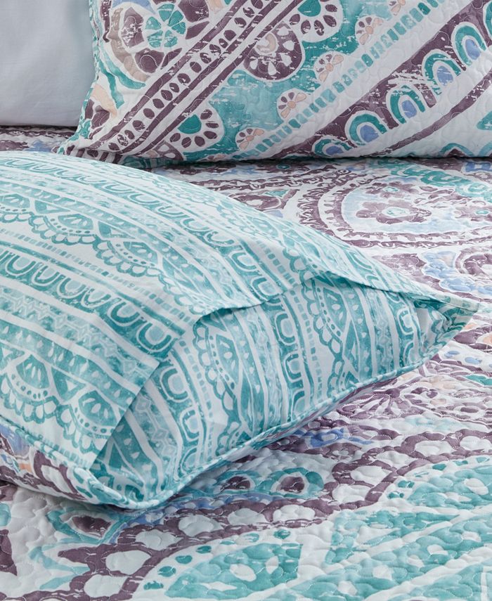 Intelligent Design Lidia 2-Piece Twin/Twin XL Reversible Coverlet Set ...