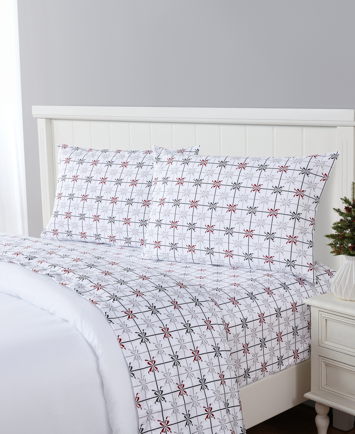 Click here for Sanders Holiday Printed Microfiber 4-Pc. Sheet Set... prices