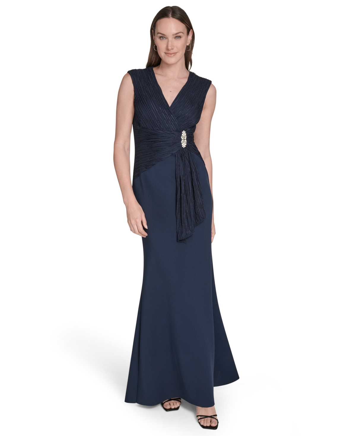 Click here for Jessica Howard Womens Sleeveless V-Neck Gown - Nav... prices