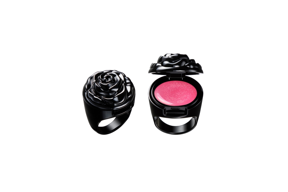 Click here for Anna Sui Ring Rouge 600 - Charm pink 300 prices