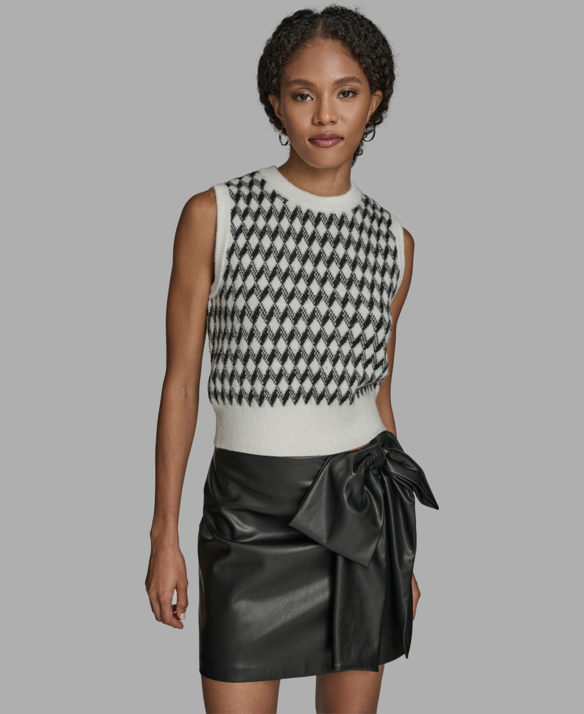 Click here for Bcbg Womens Diamond Crewneck Sweater Vest - Black/... prices