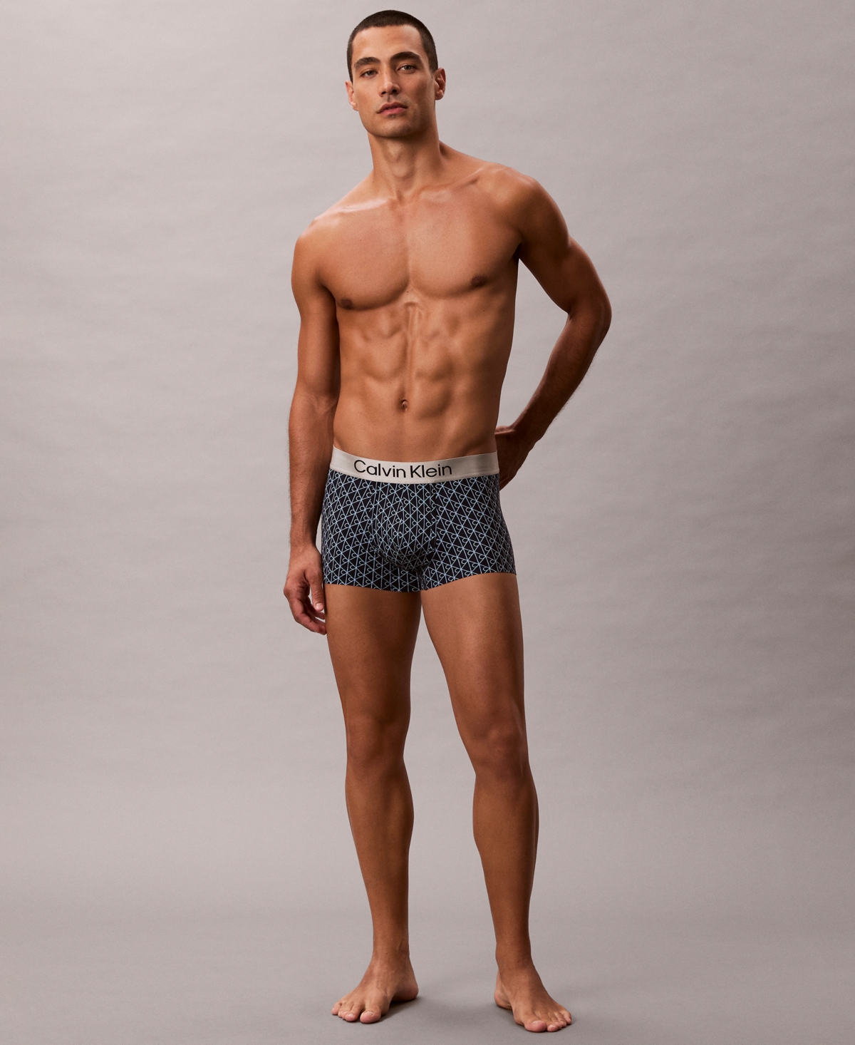 Click here for Calvin Klein Mens Logo Trunks - 19524 Teenie Delus... prices