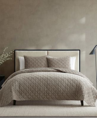 Click here for Vera Wang Solid Crushed Velvet Quilt Set prices