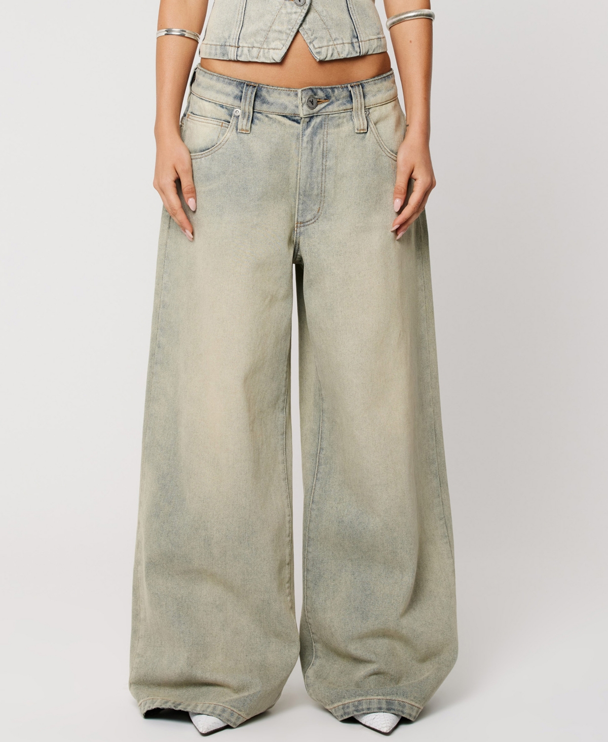 Click here for Abrand Womens Low-Rise Mega Baggy Jeans - Tyra prices