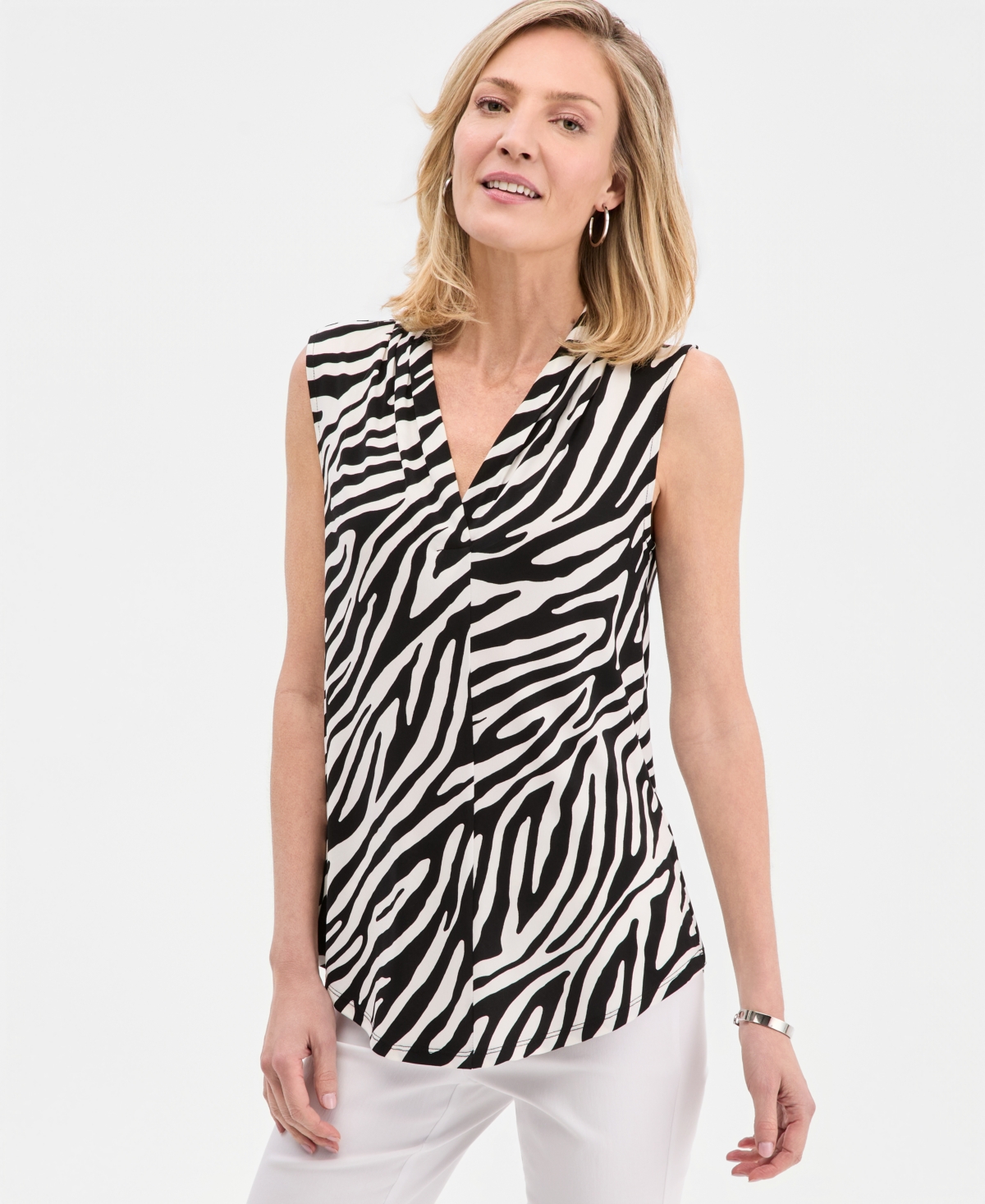 Click here for Jm Collection Womens Printed Sleeveless V-Neck Kni... prices