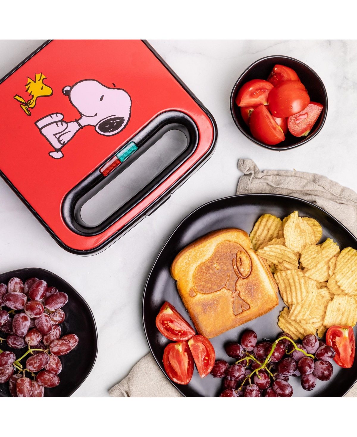 Click here for Uncanny Brands Peanuts Snoopy Sandwich Maker - Pan... prices
