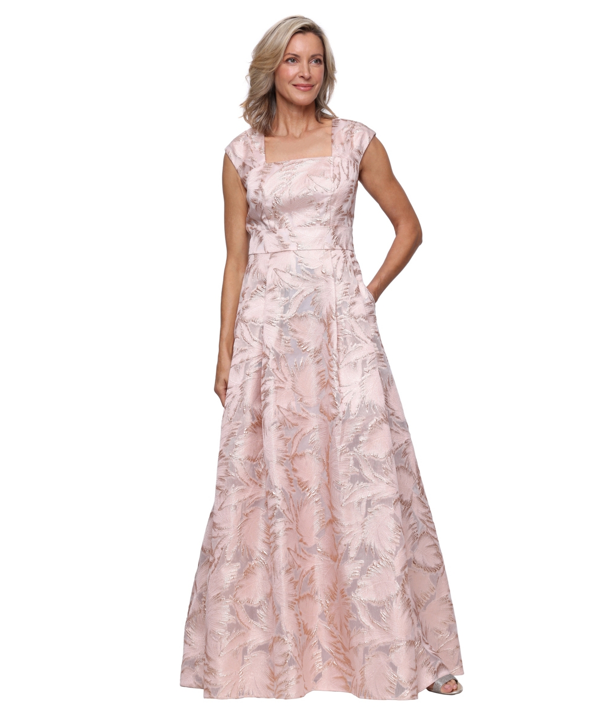 Click here for Alex Evenings Womens Sleeveless Jacquard Gown - Be... prices