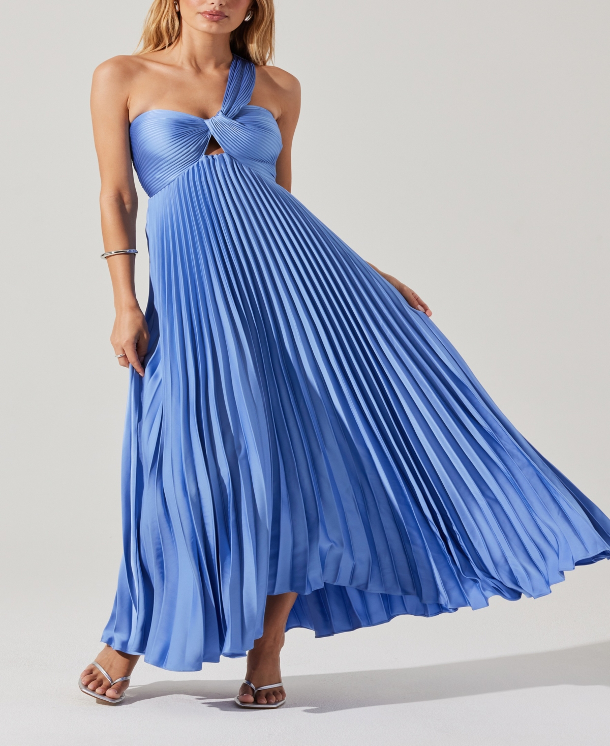 Click here for Astr the Label Womens Emese Pleated Floral Maxi Dr... prices