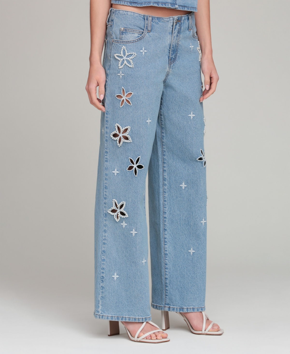Click here for Avec Les Filles Womens Mid-Rise Floral Cutout Jean... prices