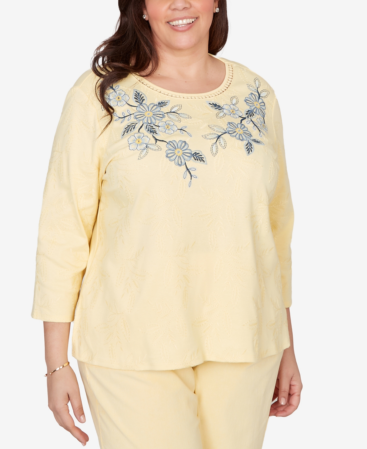 Click here for Alfred Dunner Plus Size Out of the Blue Floral Emb... prices