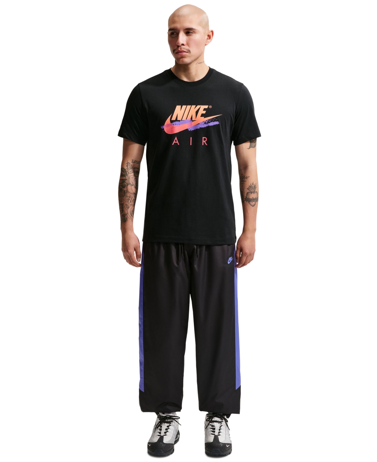 Click here for Nike Mens Dna Futura Crewneck T-Shirt - Black prices