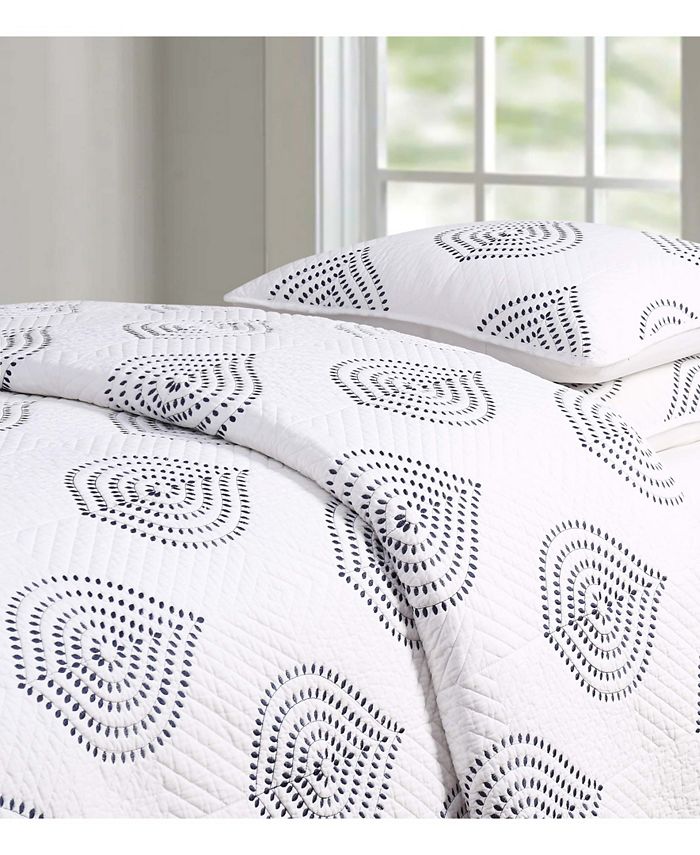 Cottage Classics Embroidered Ogee 3 Piece Full/Queen Quilt Set - Macy's