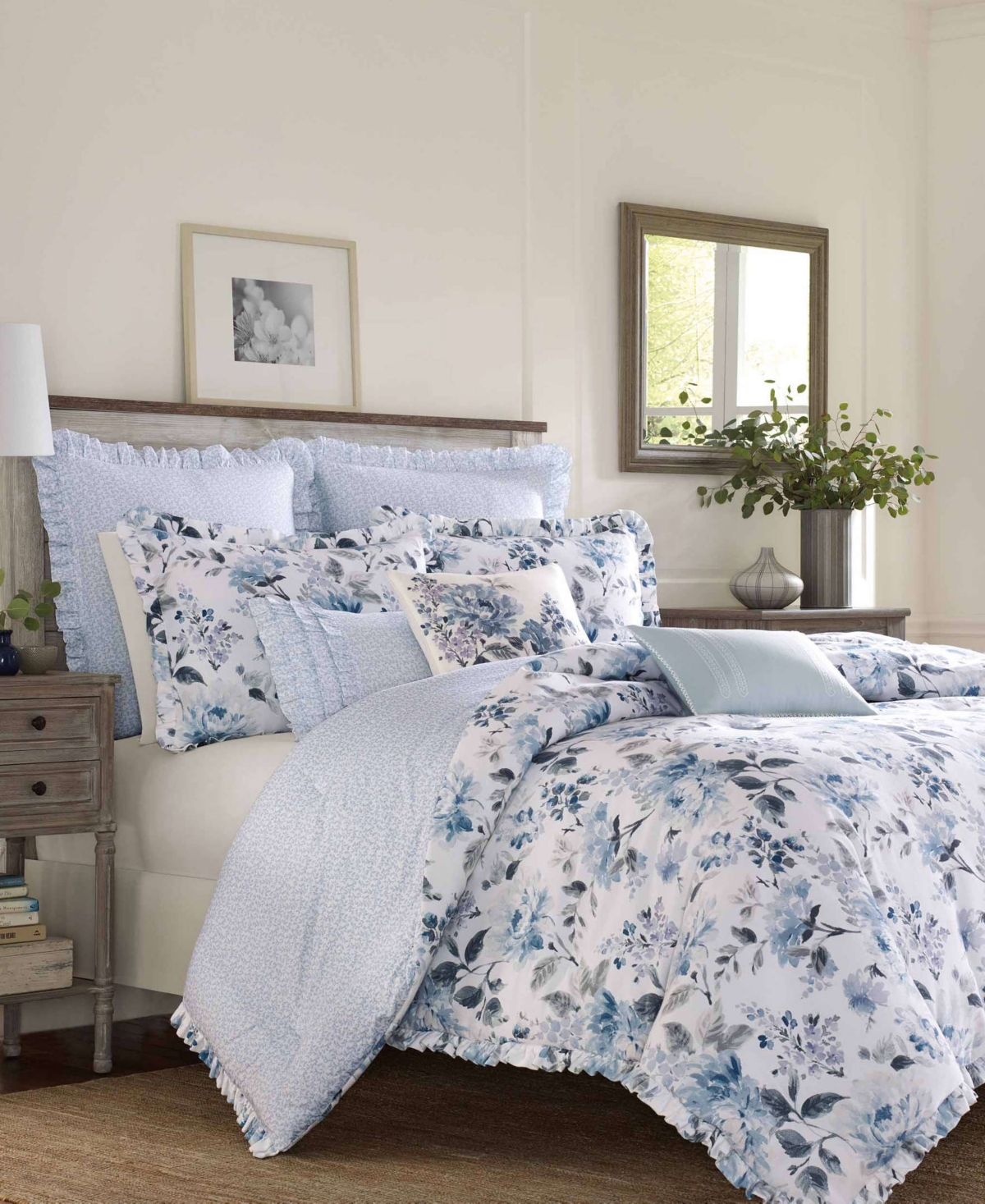 Click here for Laura Ashley Chloe Cottage 2-Pc. Duvet Cover Set... prices