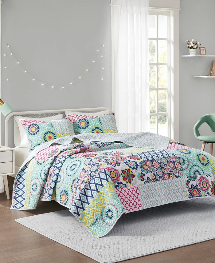 Intelligent Design Sunny 2-Piece Twin/Twin XL Reversible Coverlet Set ...