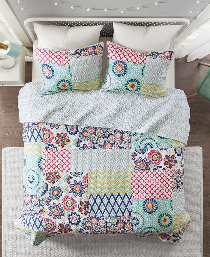Intelligent Design Sunny 2-Piece Twin/Twin XL Reversible Coverlet Set ...