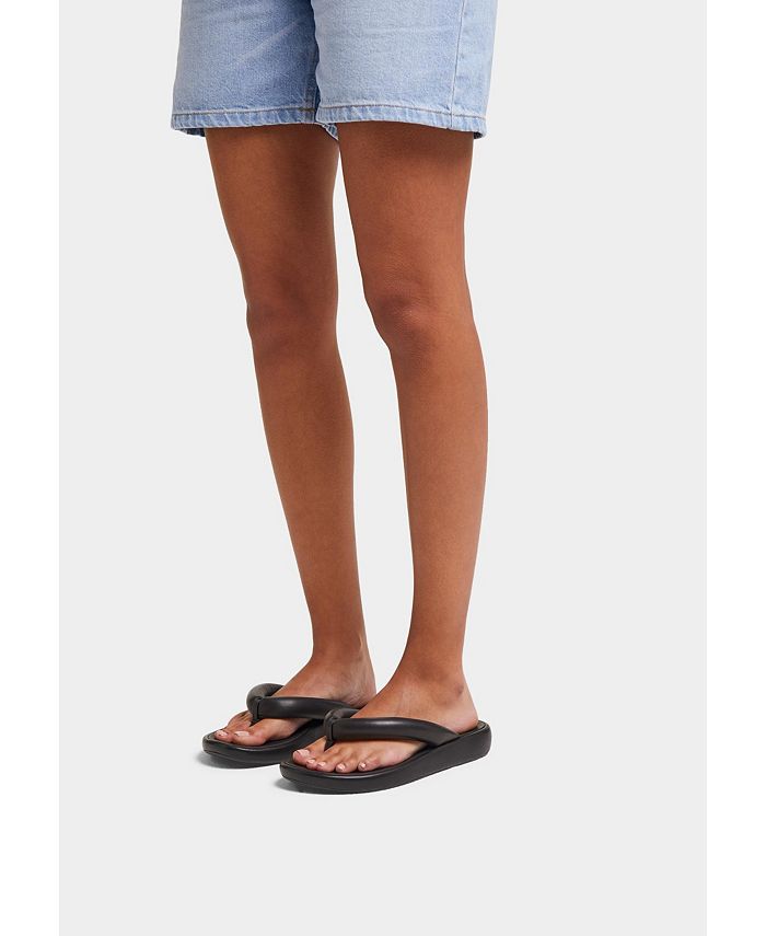 FitFlop Women's Iqushion D-Luxe Padded Leather Flip-Flops - Macy's